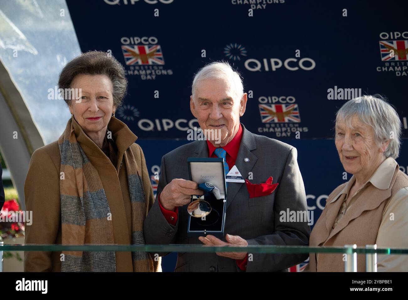 Ascot, Berkshire, UK. 19th October, 2024. The Princess Royal, Princess Anne made presented a ...