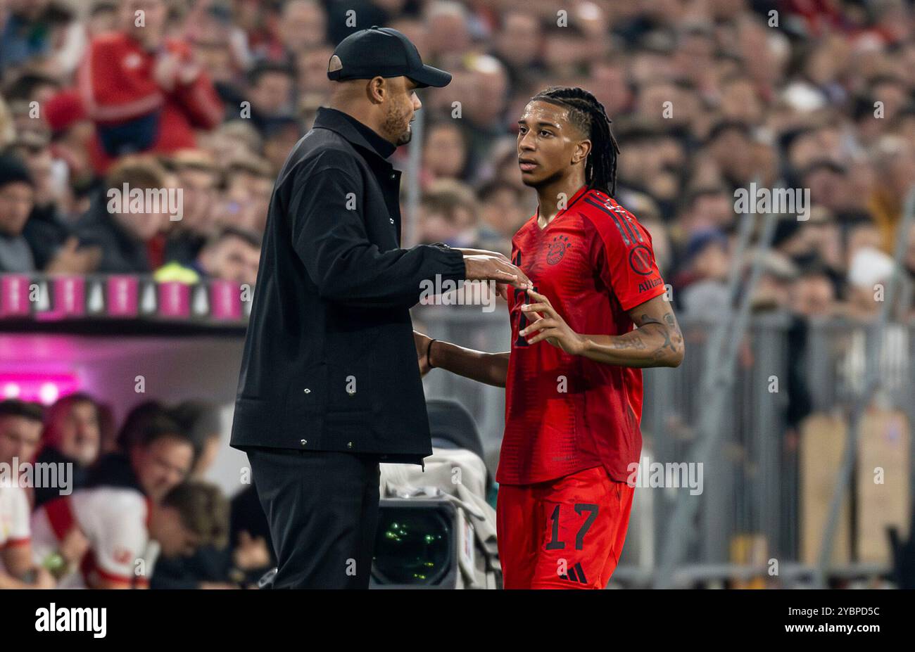 Muenchen, Deutschland. 19th Oct, 2024. Vincent Kompany (Chef-Trainer ...