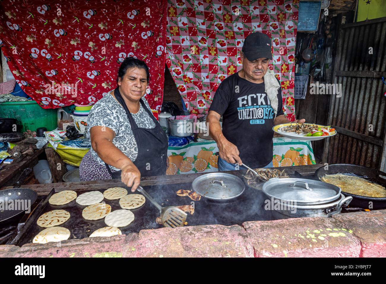 El Salvador, Santa Ana, Preparing Pupusa Stock Photo - Alamy
