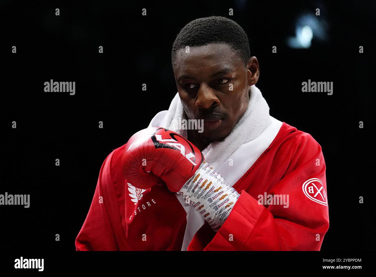 Heavyweight bout copper box hi-res stock photography and images - Alamy