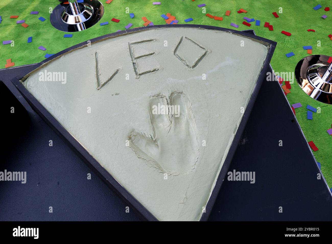 Leonardo at the Teenage Mutant Ninja Turtles Handprint In Cement ...
