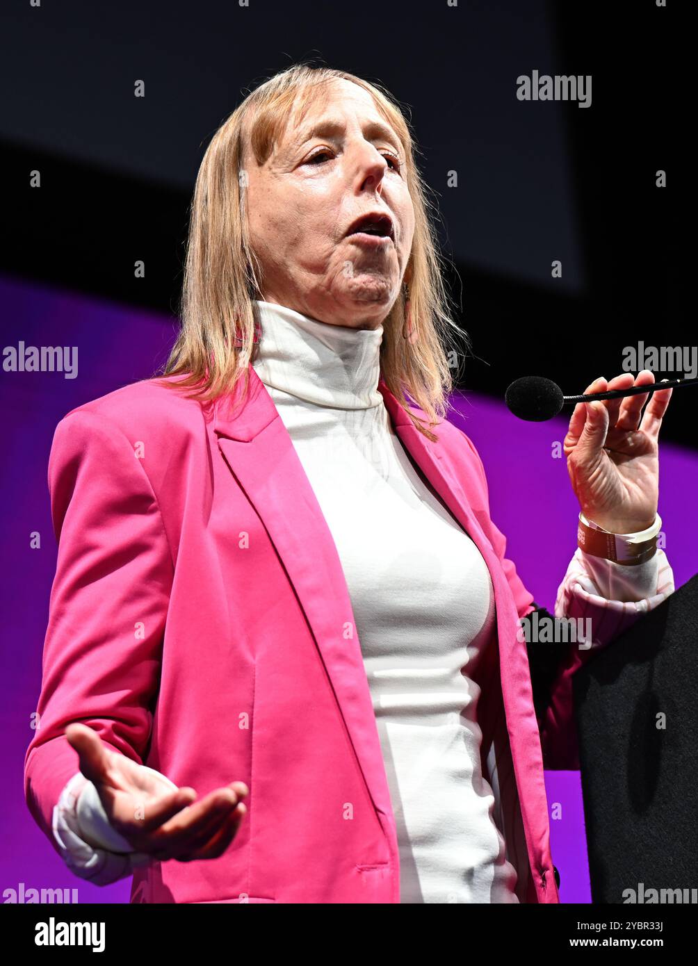 Co founder code pink hi-res stock photography and images - Alamy