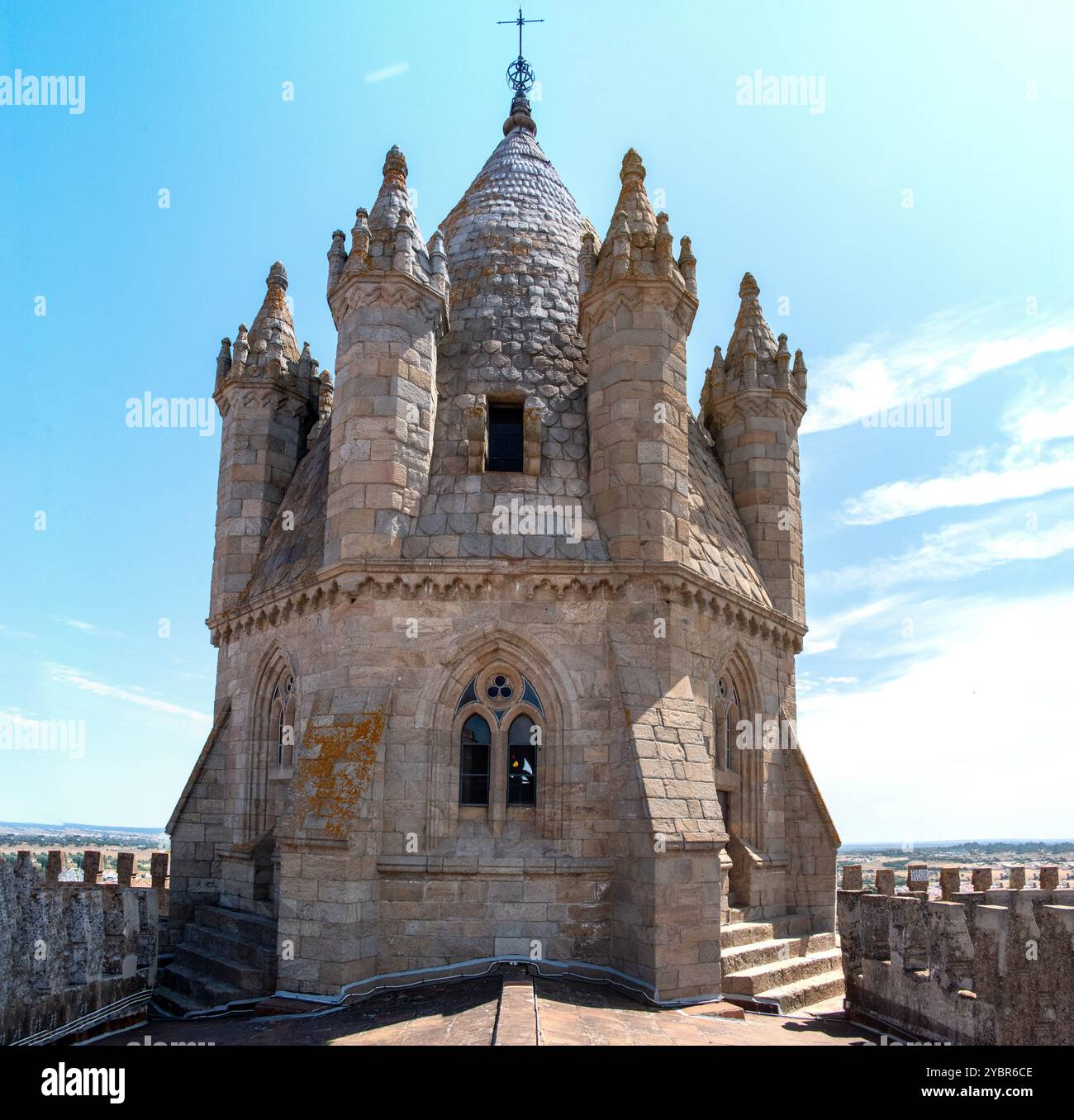 Rooftop view of gothic evora cathedral hi-res stock photography and ...