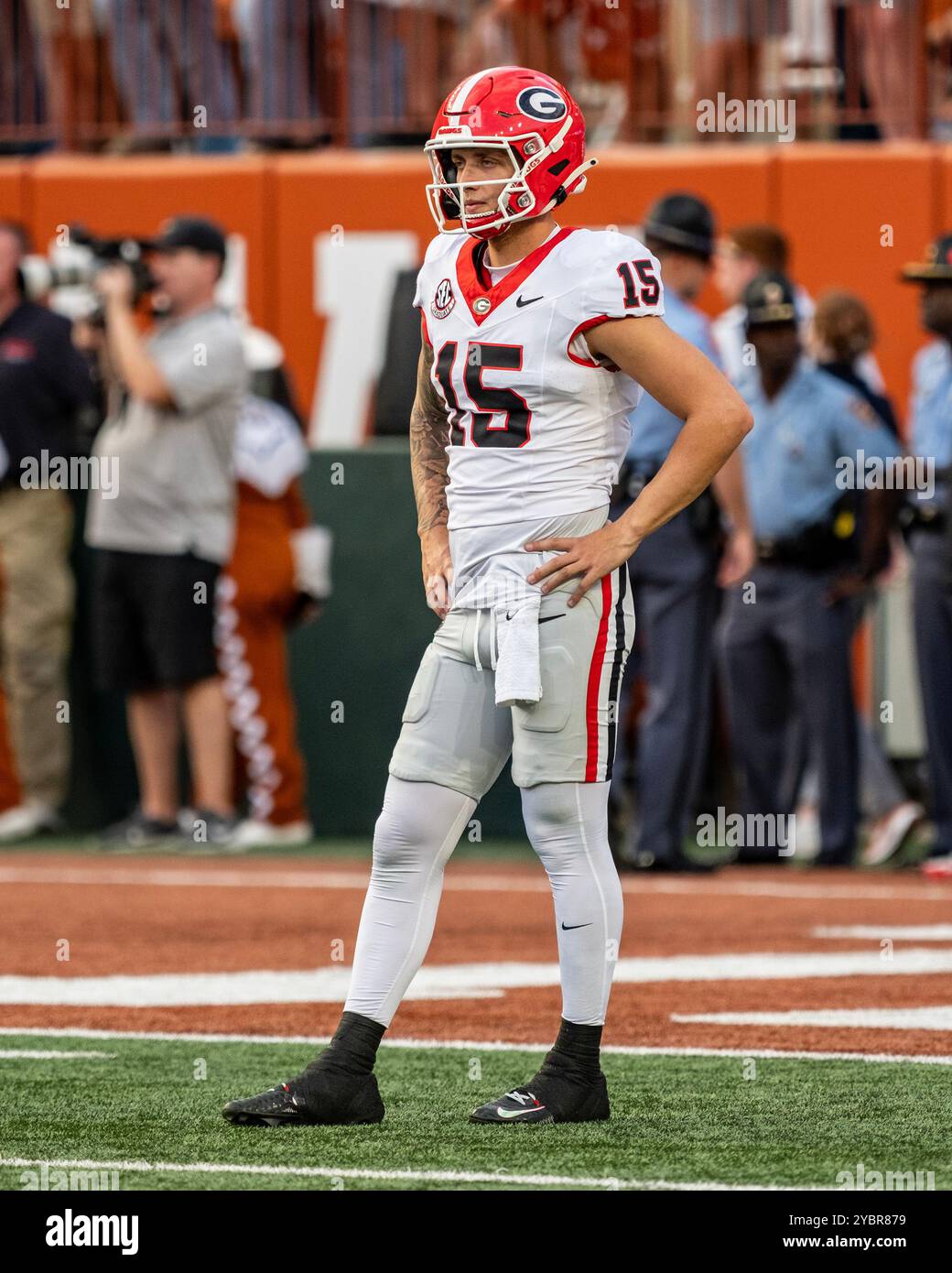 Oct 19, 2024. Carson Beck #15 of the Georgia Bulldogs warming up before ...