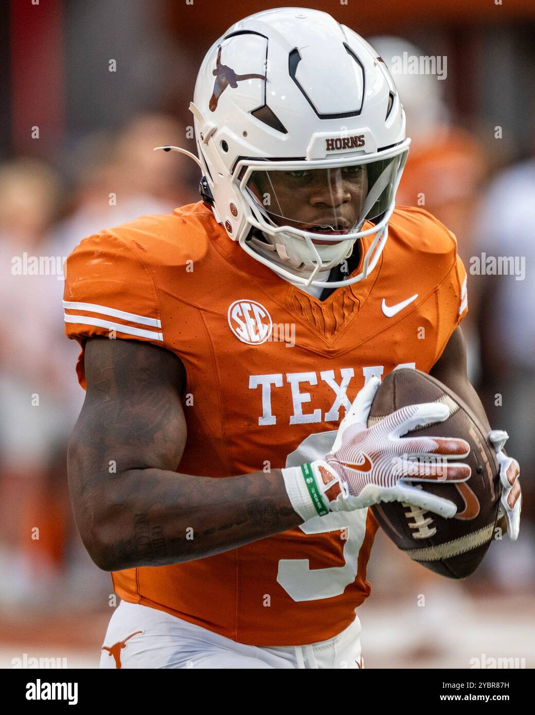 Oct 19, 2024.Derrick Gibson #9 of the Texas Longhorns warming up before ...