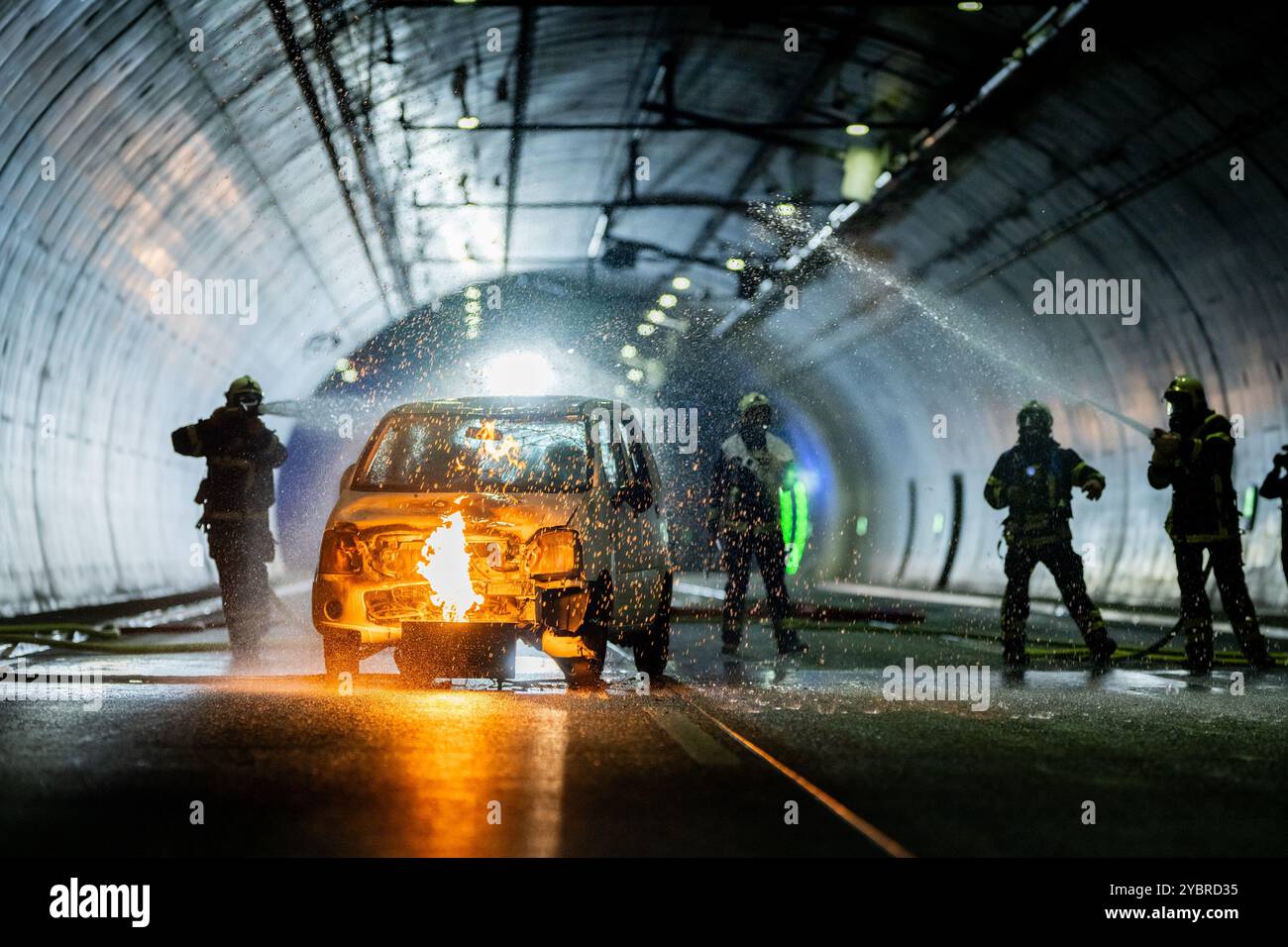 20 October 2024, Thuringia, Jena: In an emergency scenario, a car is on ...