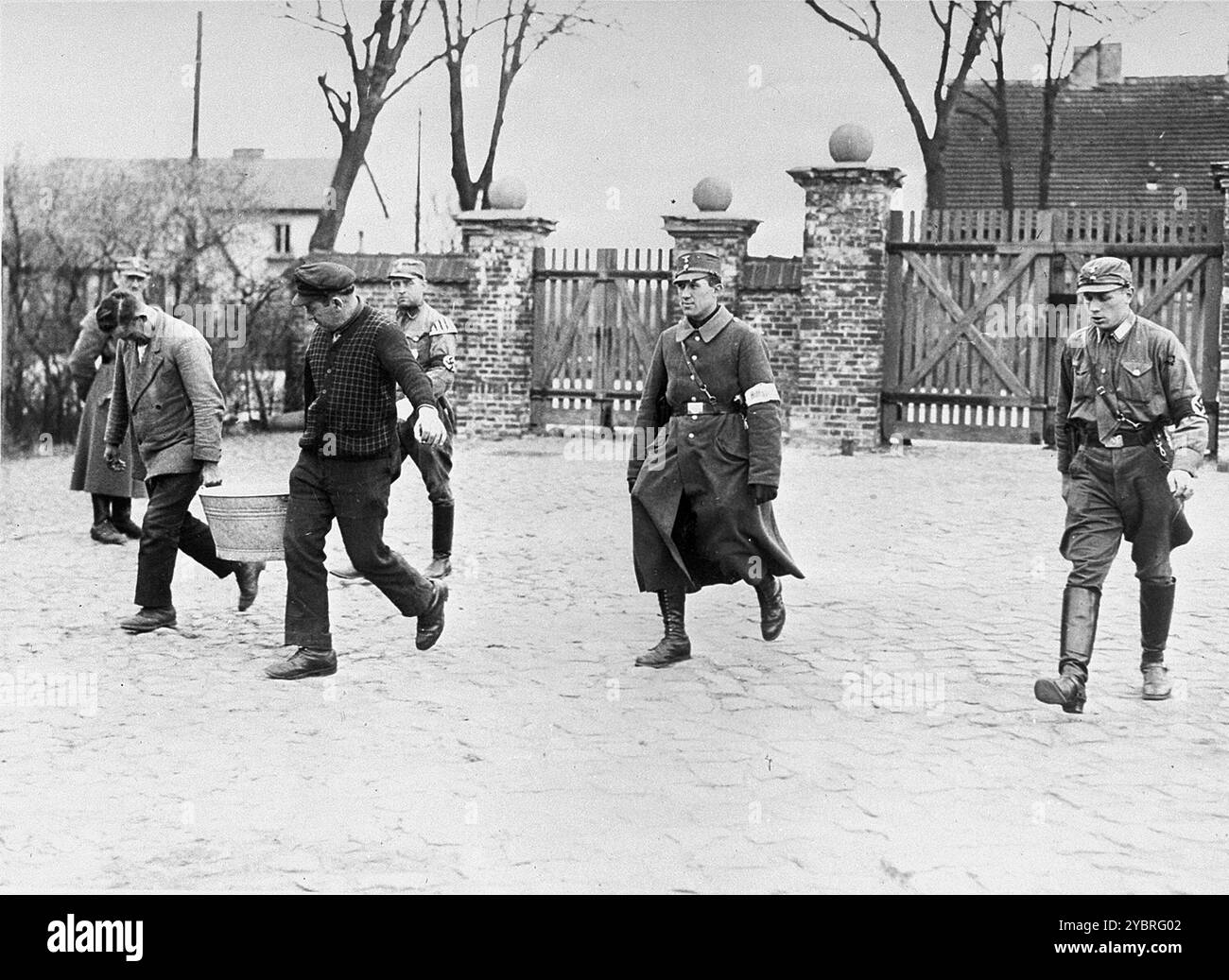 Nazi guards hi-res stock photography and images - Alamy