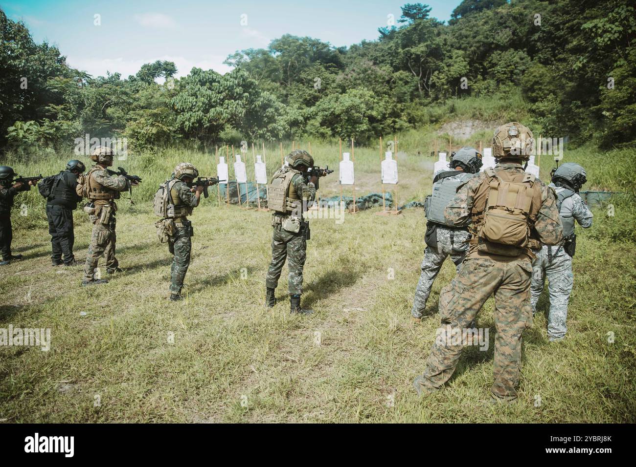 U.S. Marines assigned to Reconnaissance Company, 15th Marine ...