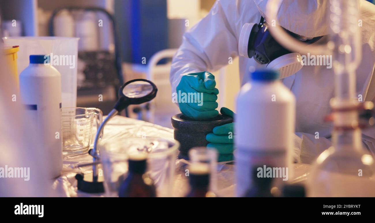 Chemical forensic scientist process hi-res stock photography and images ...