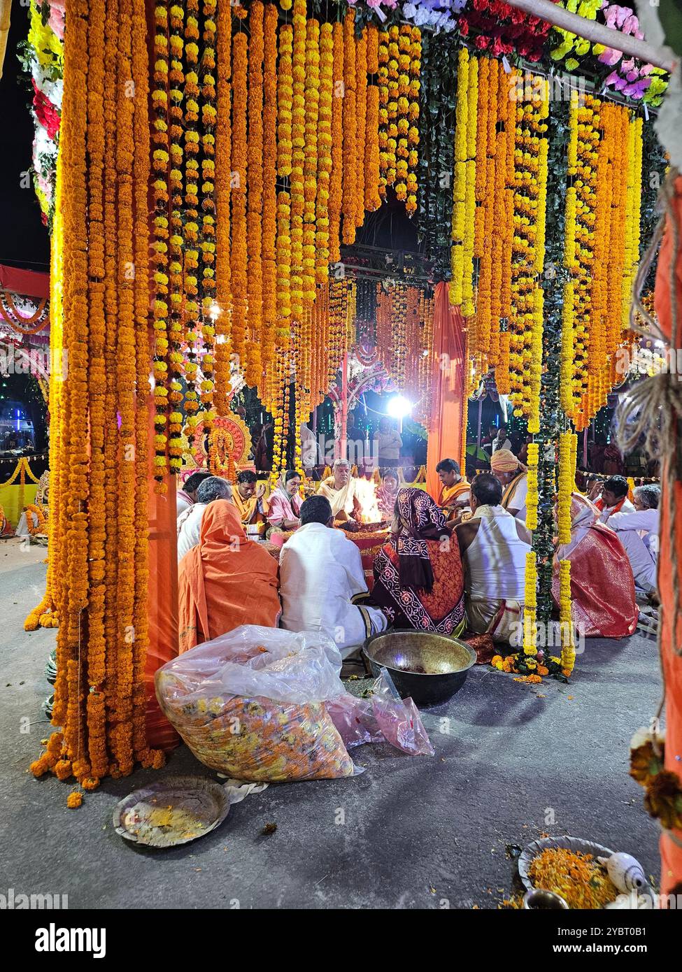 Puja yajna ceremony in india hi-res stock photography and images - Alamy