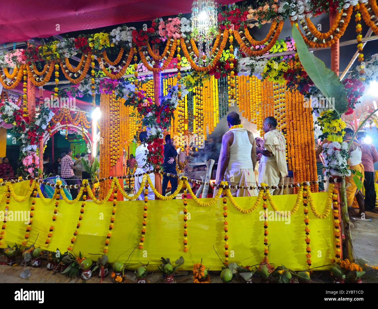 Indian yajna ritual vedic hi-res stock photography and images - Alamy