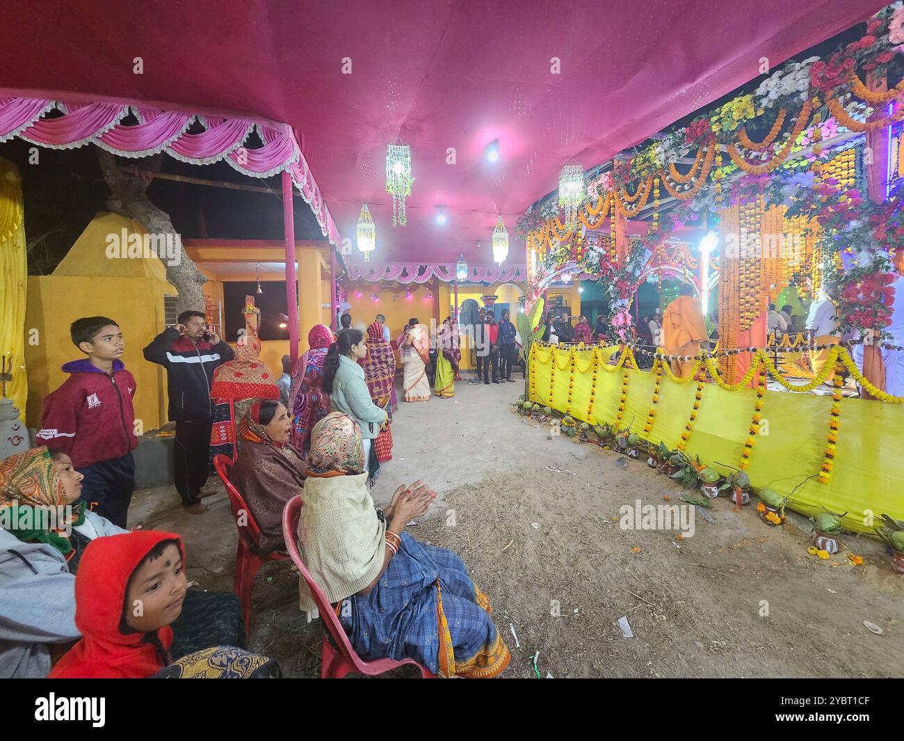 Indian yajna ritual vedic hi-res stock photography and images - Alamy