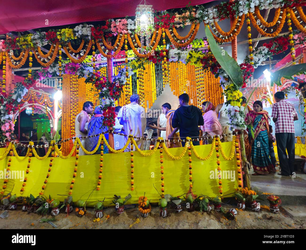 Fire yajna worship indian hi-res stock photography and images - Alamy