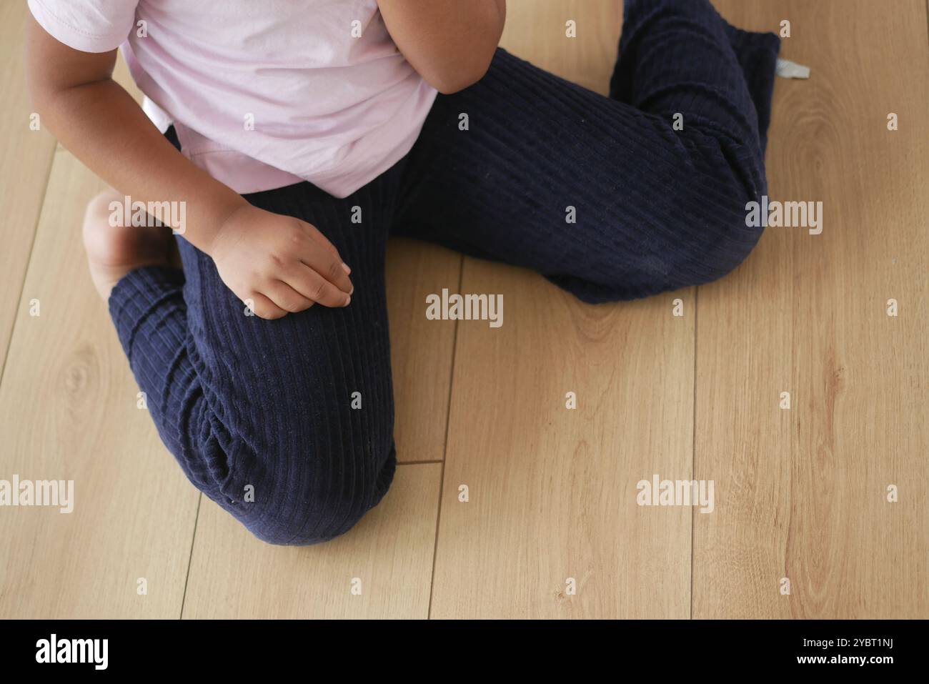 child sitting W posture on the floor Stock Photo - Alamy