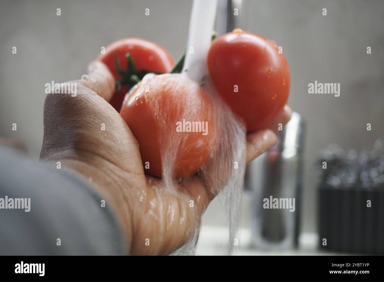 Man Washing Tomatoes with Tap Water Stock Photo - Alamy