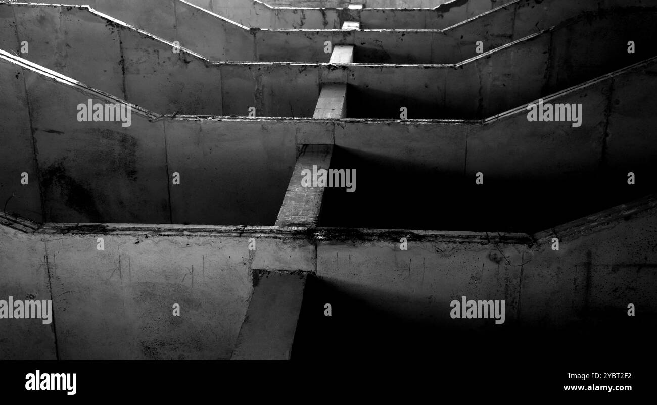 A new modern multi-storey residential building under construction Stock ...