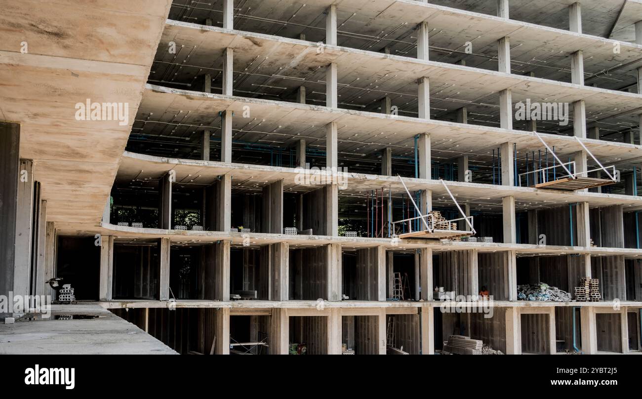 A new modern multi-storey residential building under construction Stock ...