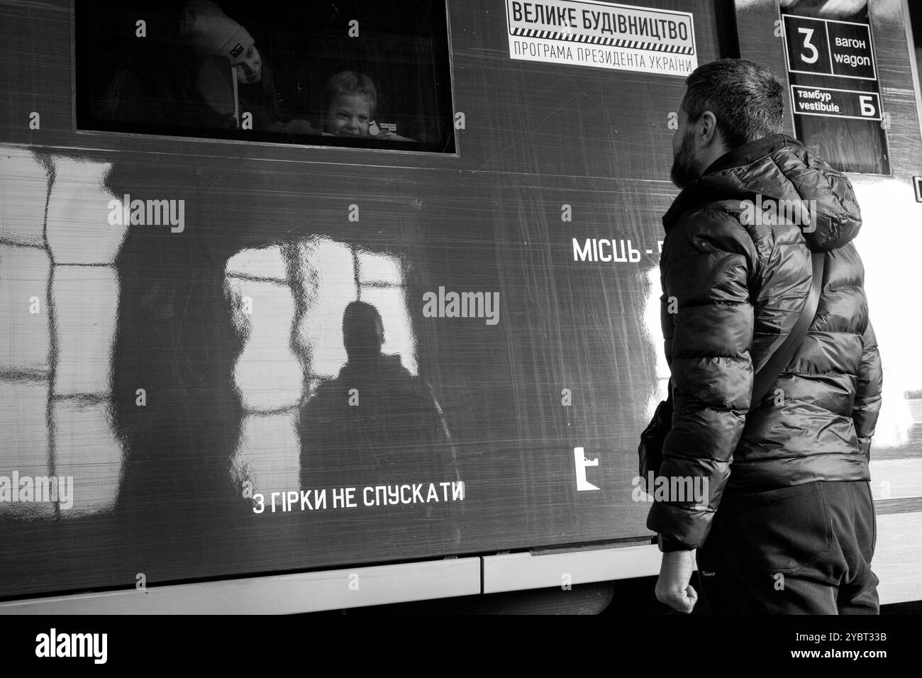 Goodbye at train station Black and White Stock Photos & Images - Alamy