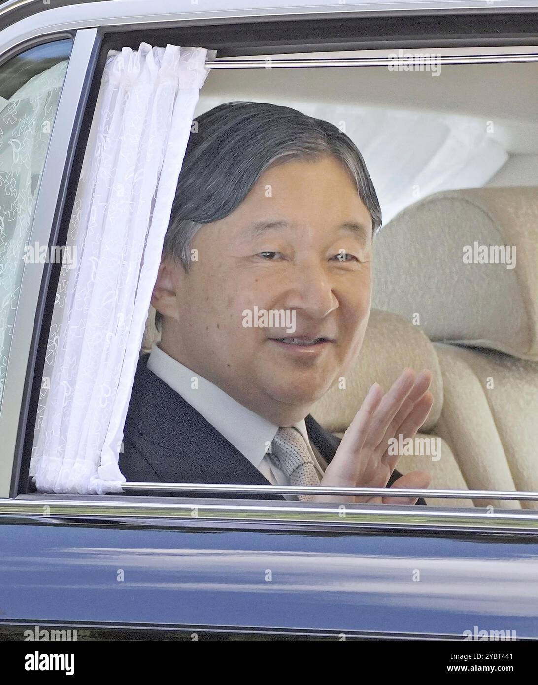 Japan's Emperor Naruhito and Masako arrive at the Sento Imperial Palace ...