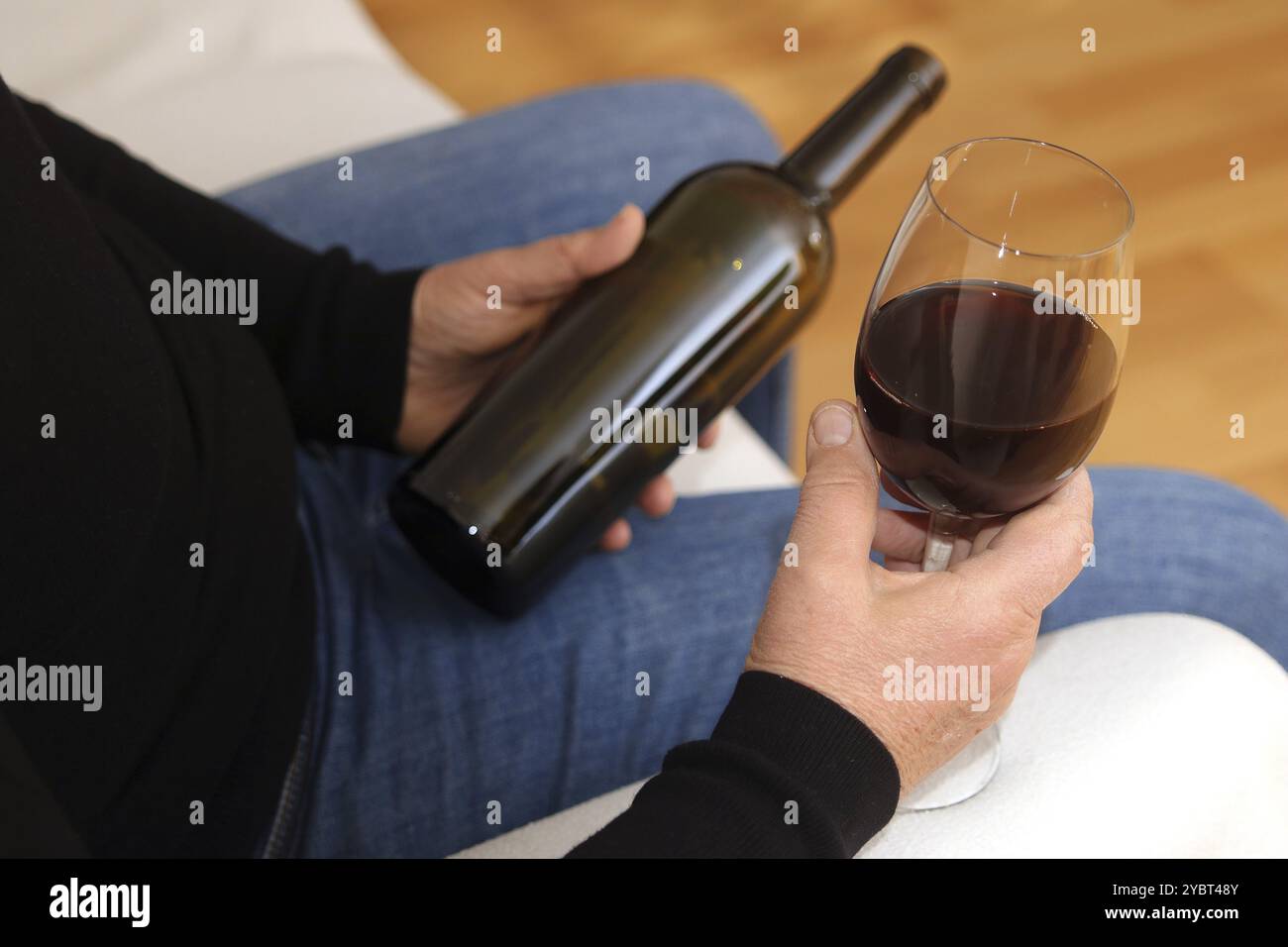 Alcohol addictions hi-res stock photography and images - Alamy