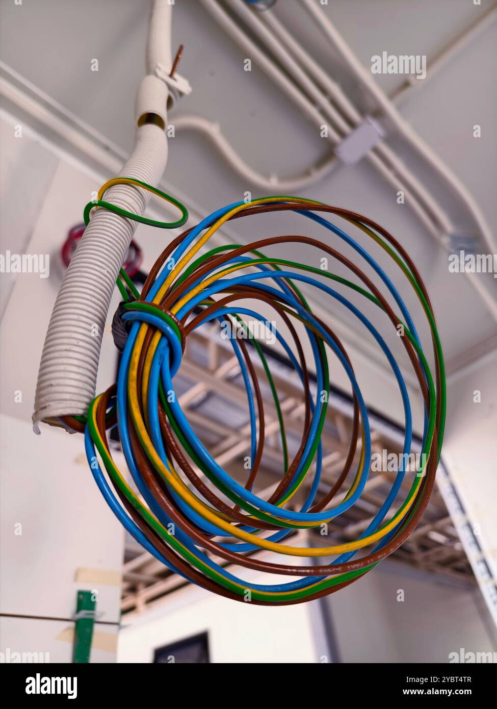 Cables wires hang from ceiling hi-res stock photography and images - Alamy