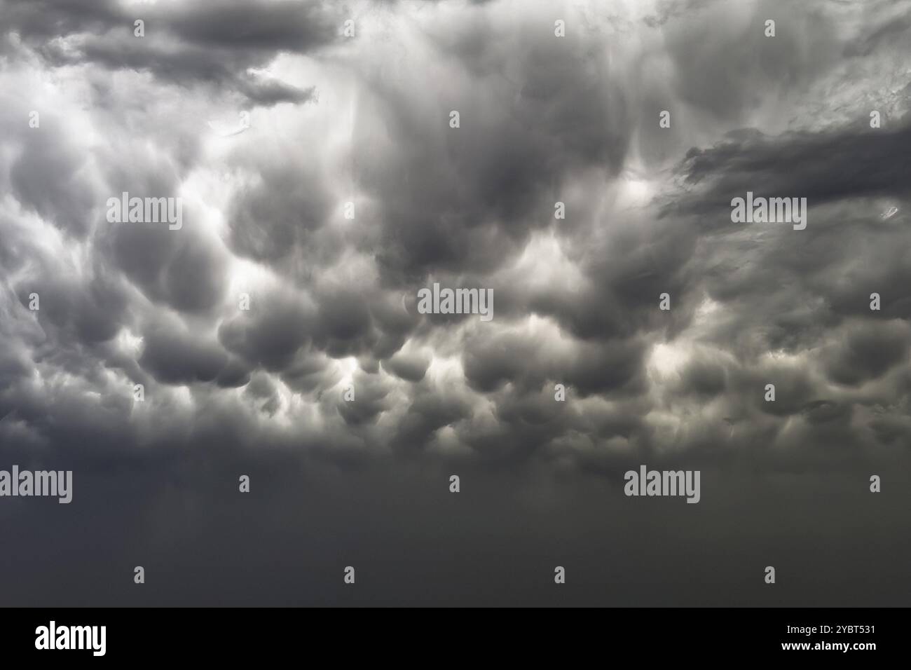 Dark grey nimbostratus clouds hi-res stock photography and images - Alamy