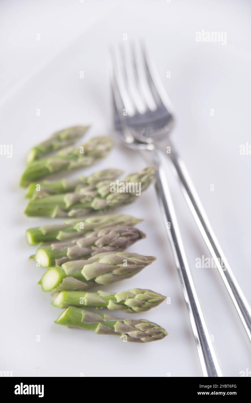 Presentation of raw asparagus spears on a white background Stock Photo ...