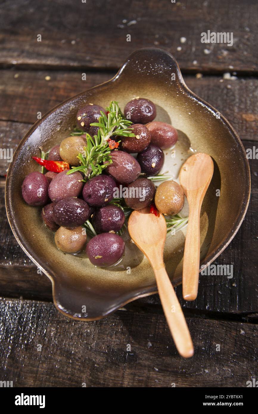 Italian food, snack of olives in brine presented in flat Stock Photo ...