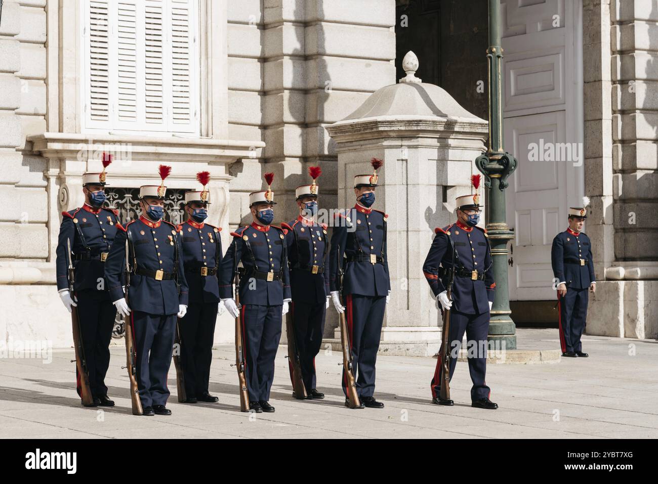 Royal guards main gate hi-res stock photography and images - Alamy