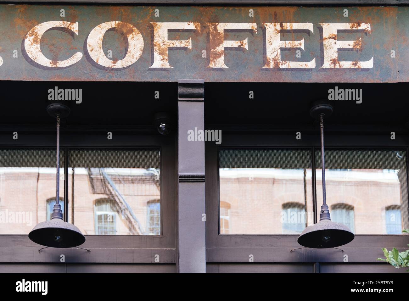 Vintage storefront displays hi-res stock photography and images - Alamy