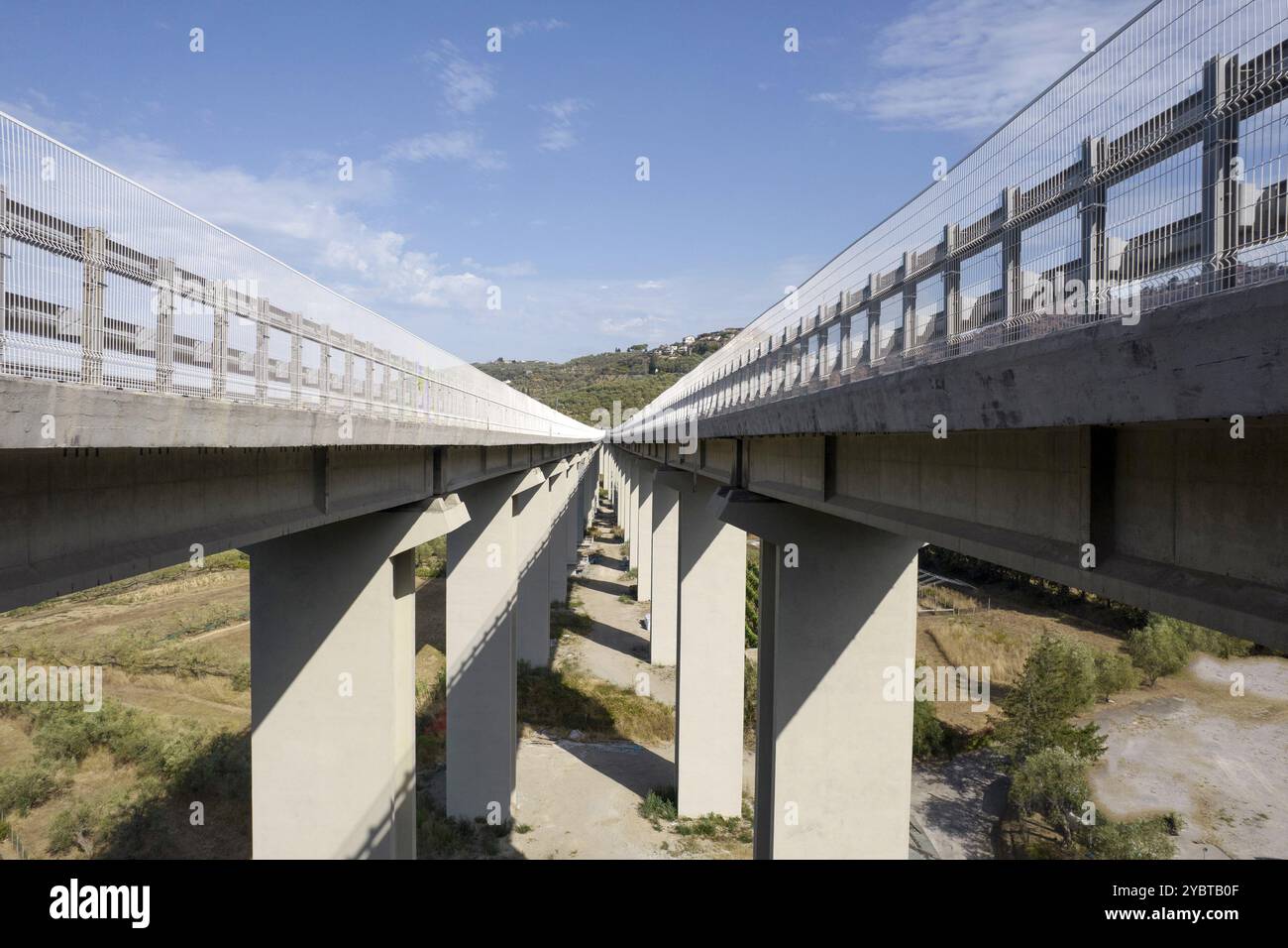 Photographic documentation of a stretch of motorway on reinforced ...