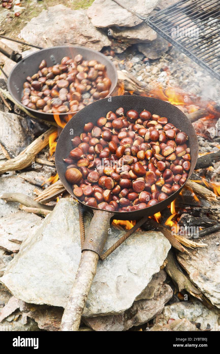 Baking pans with chestnut typical of high heat Stock Photo - Alamy