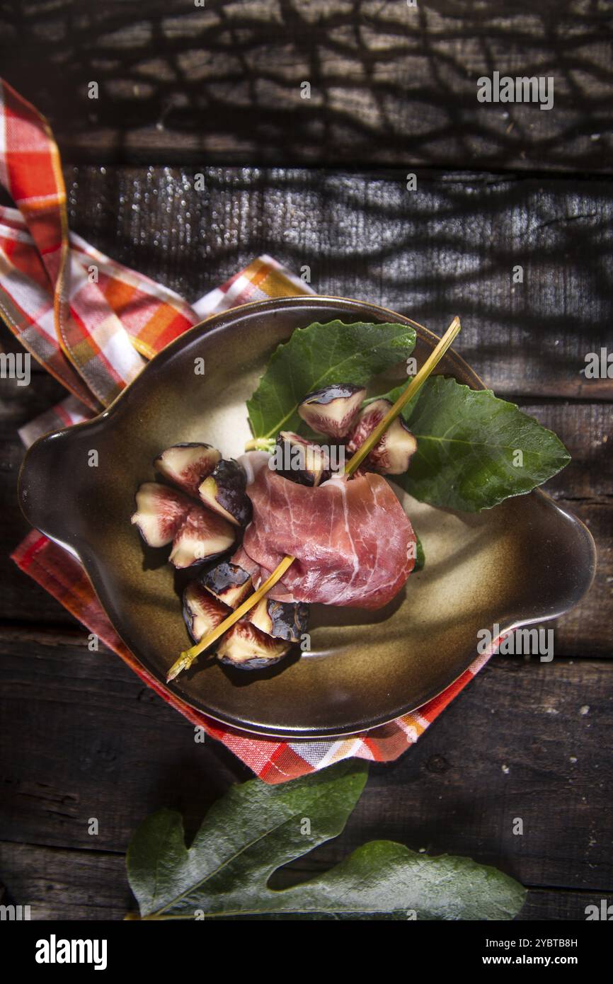 Skewer presentation hi-res stock photography and images - Alamy