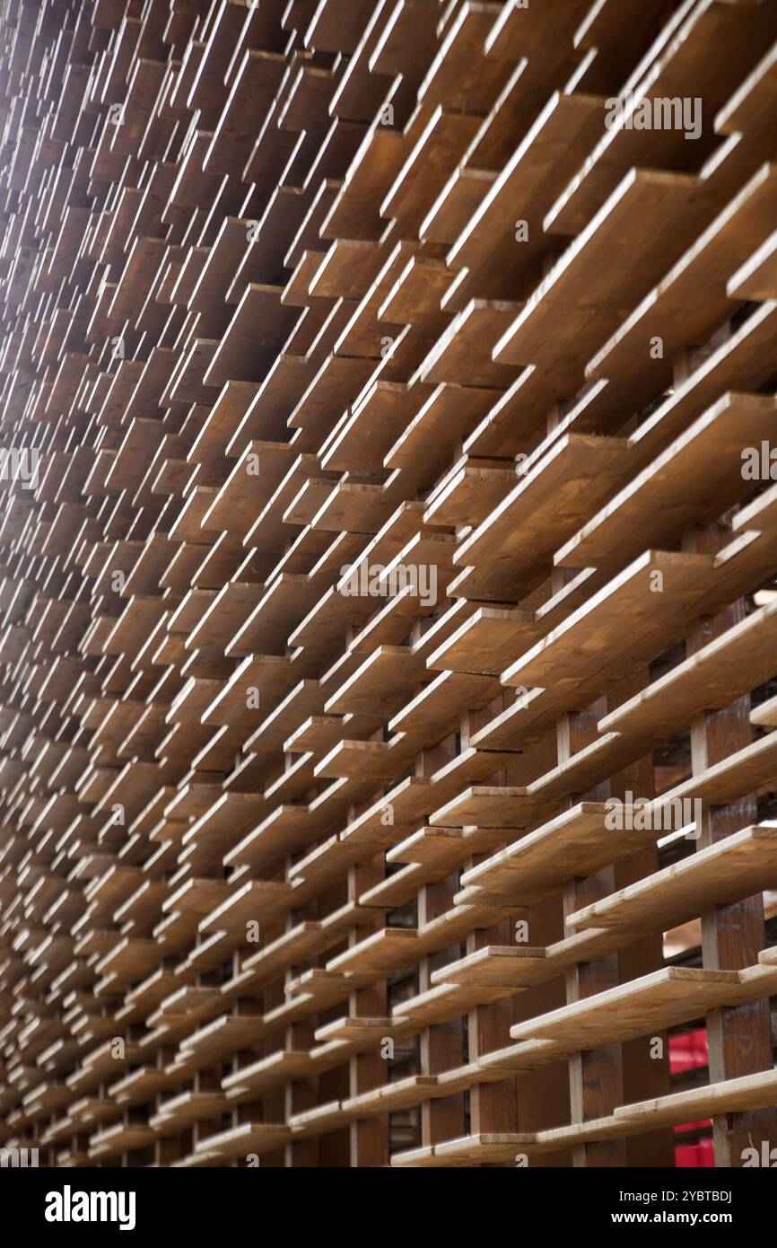 Perimeter wall of building built in wooden boards Stock Photo - Alamy