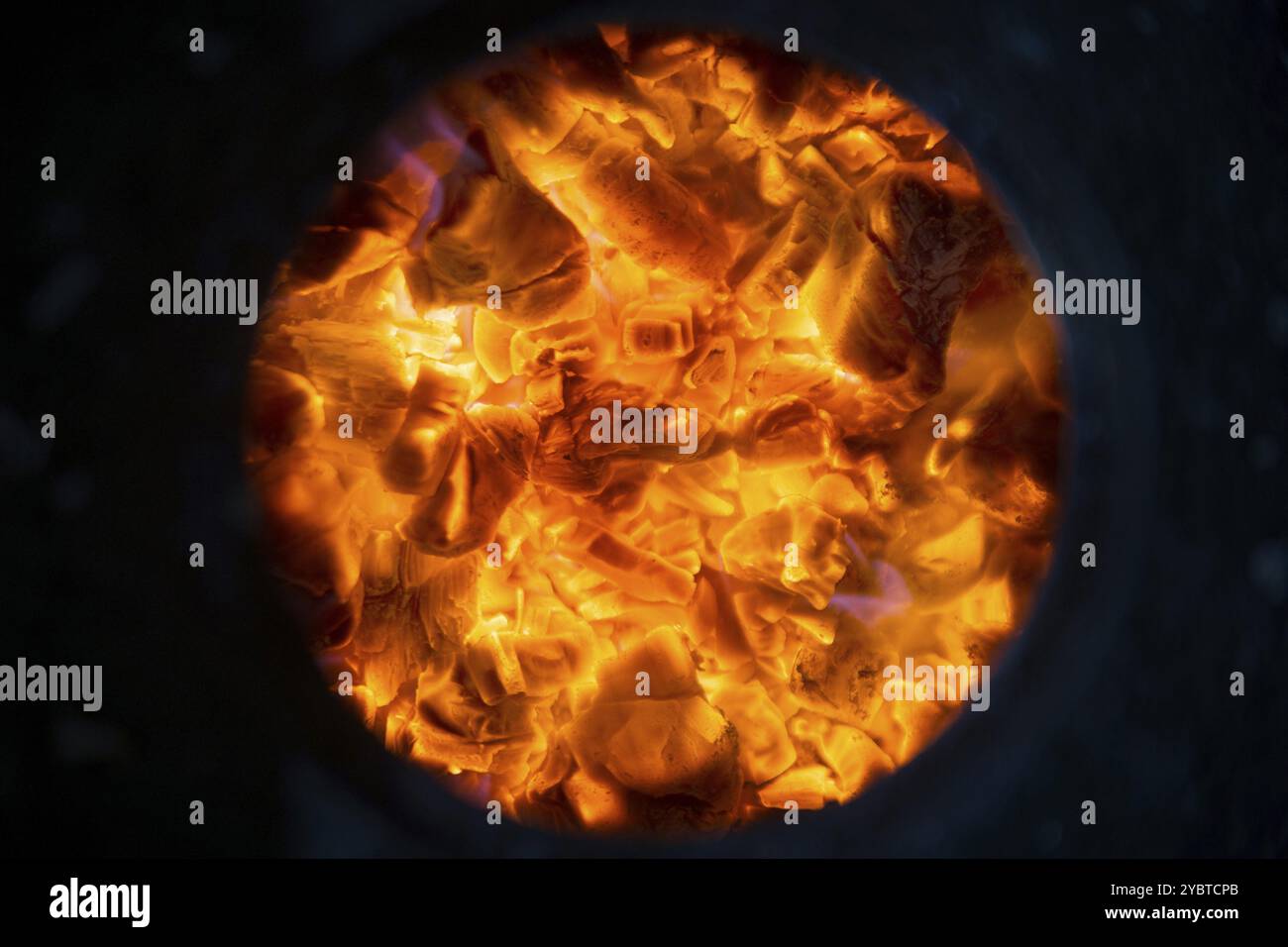 Embers from the burning of wood in a stove Stock Photo - Alamy
