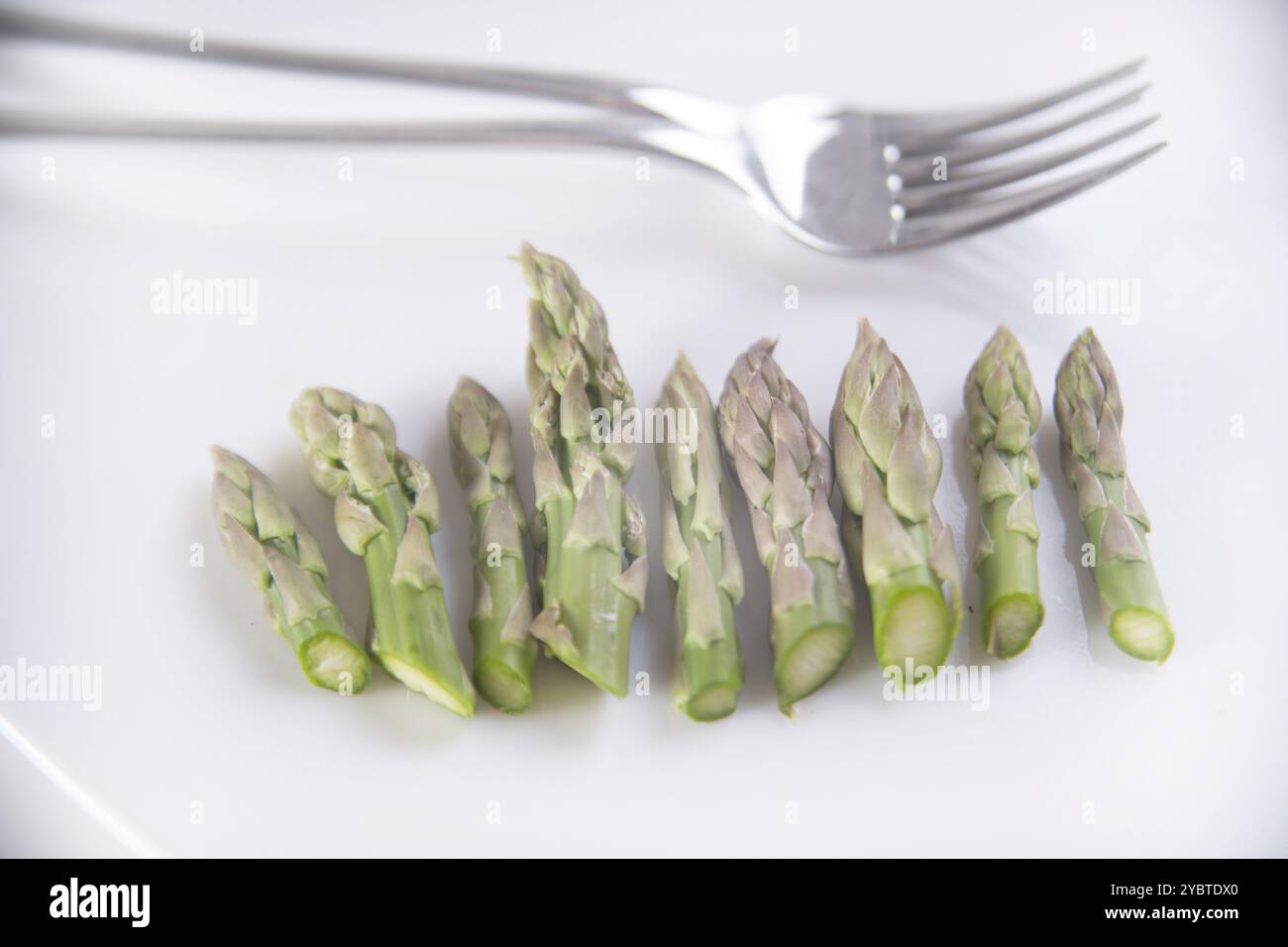 Presentation of raw asparagus spears on a white background Stock Photo ...