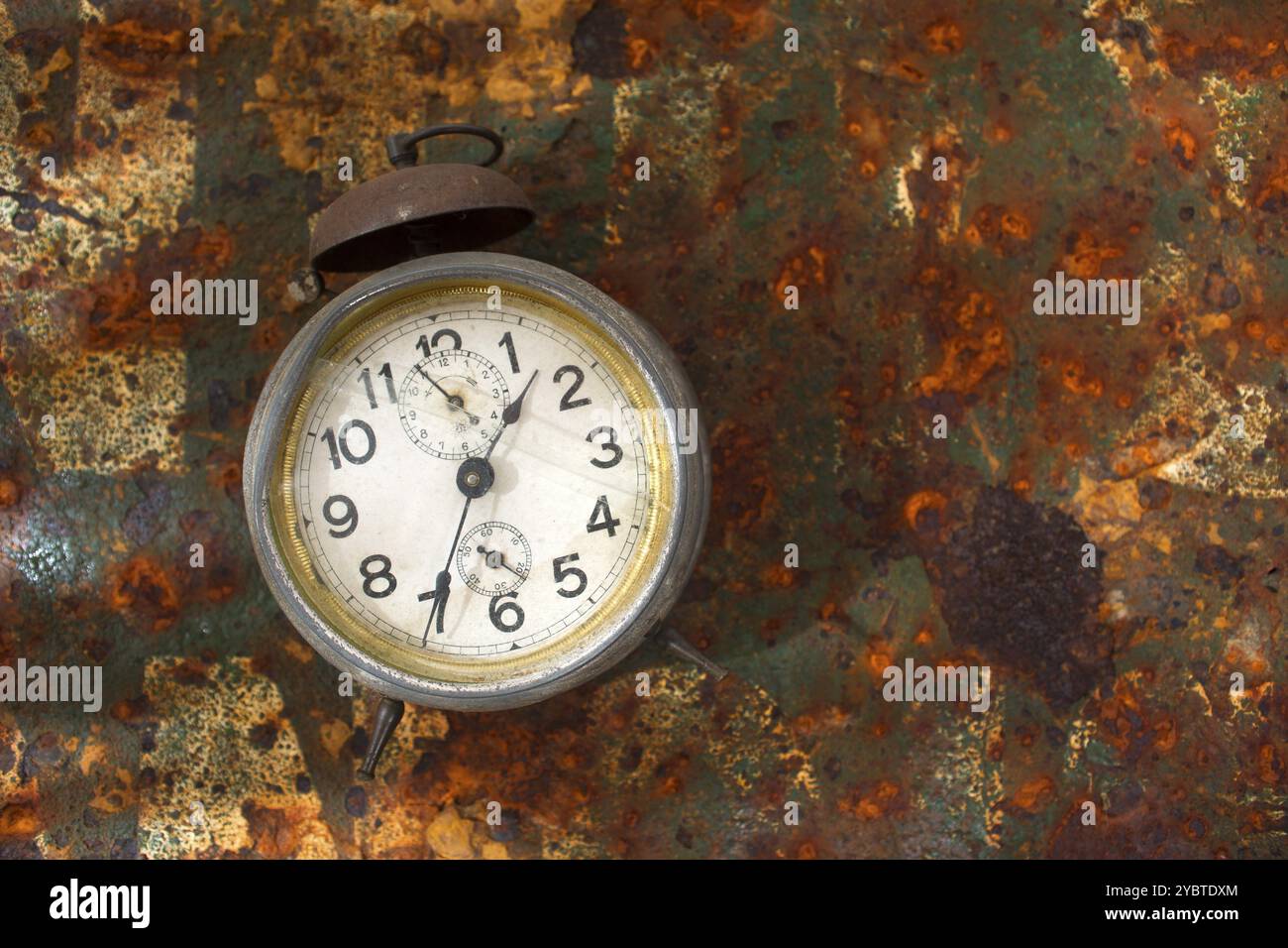 Old rusty alarm clock hi-res stock photography and images - Alamy