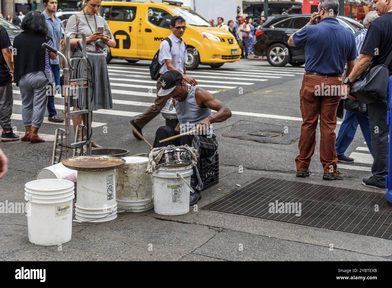 Bucket drums hi-res stock photography and images - Alamy