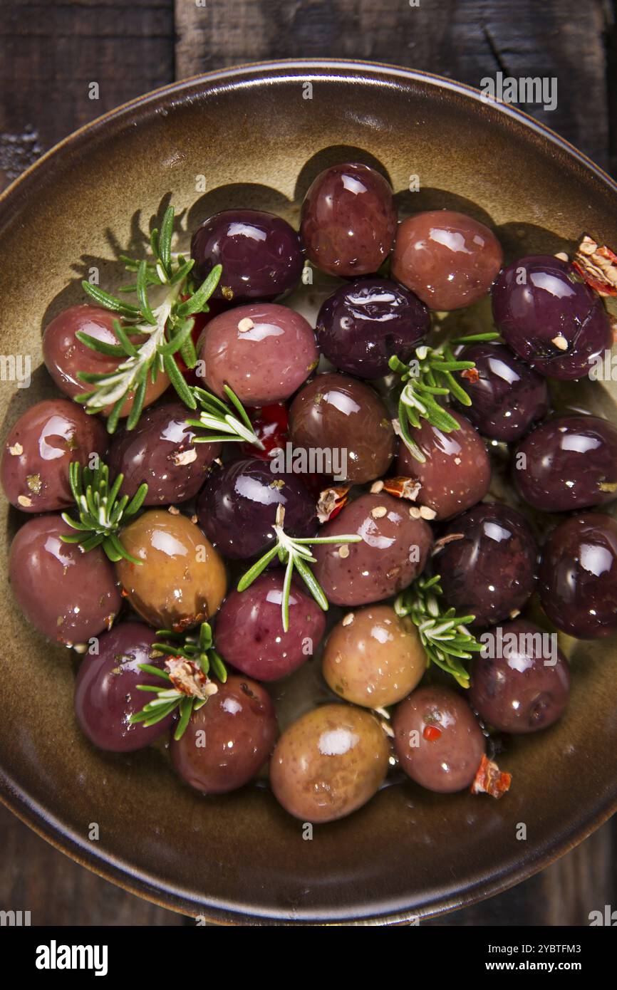 Italian food, snack of olives in brine presented in flat Stock Photo ...