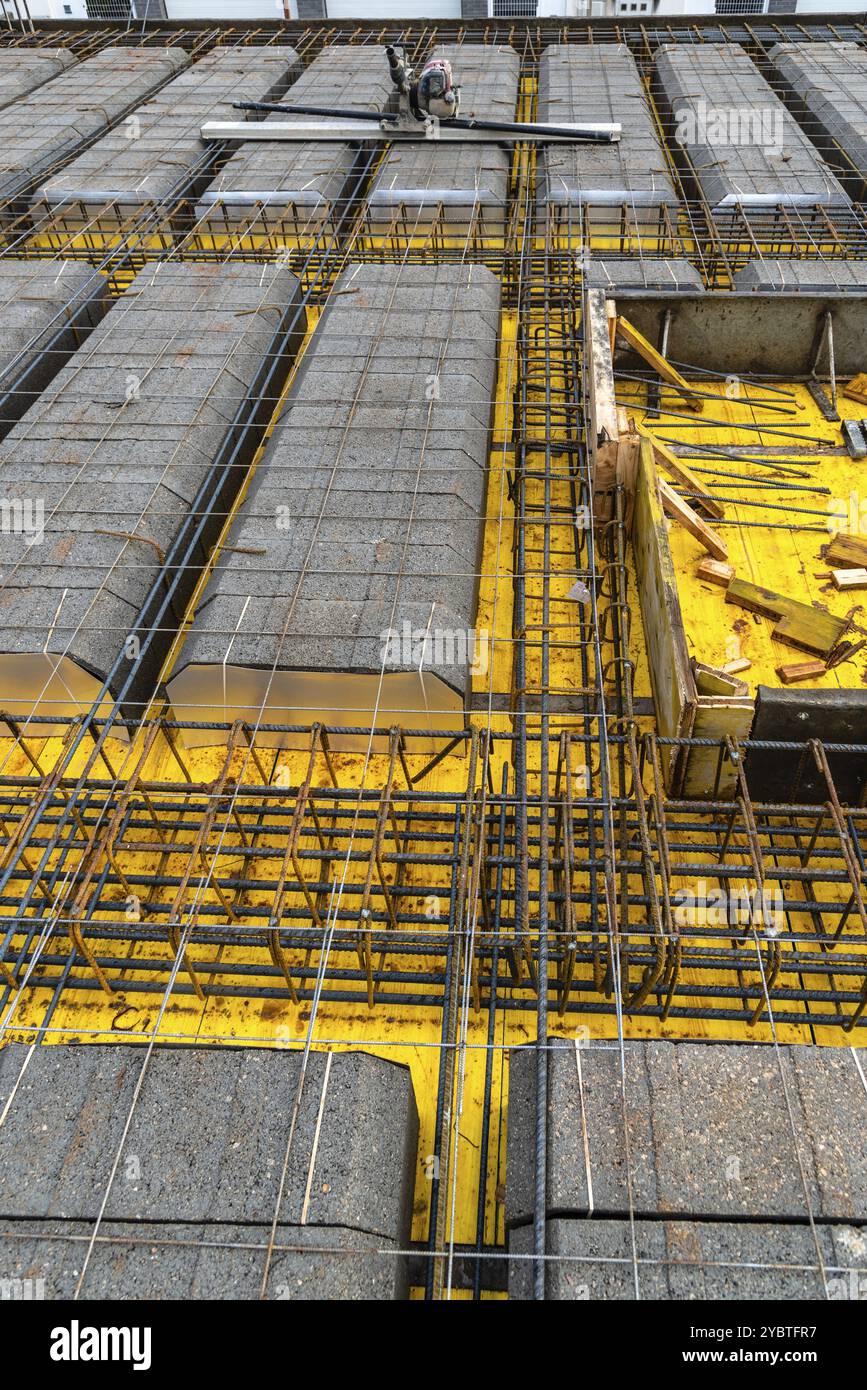 Detail of reinforced concrete slab with lightweight concrete blocks ...
