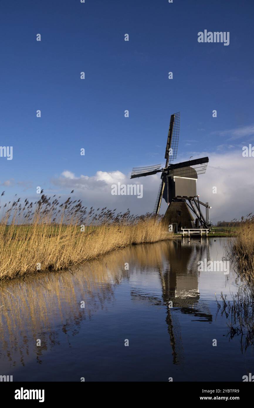 The Broekmolen is a windmill near Streefkerk in the Dutch region ...
