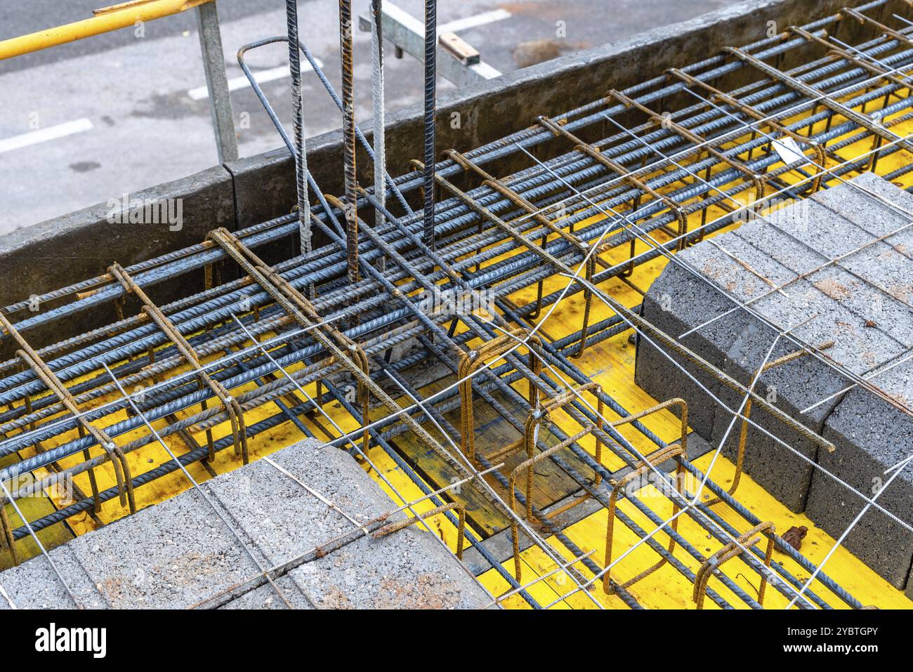 Detail of reinforced concrete slab with lightweight concrete blocks ...