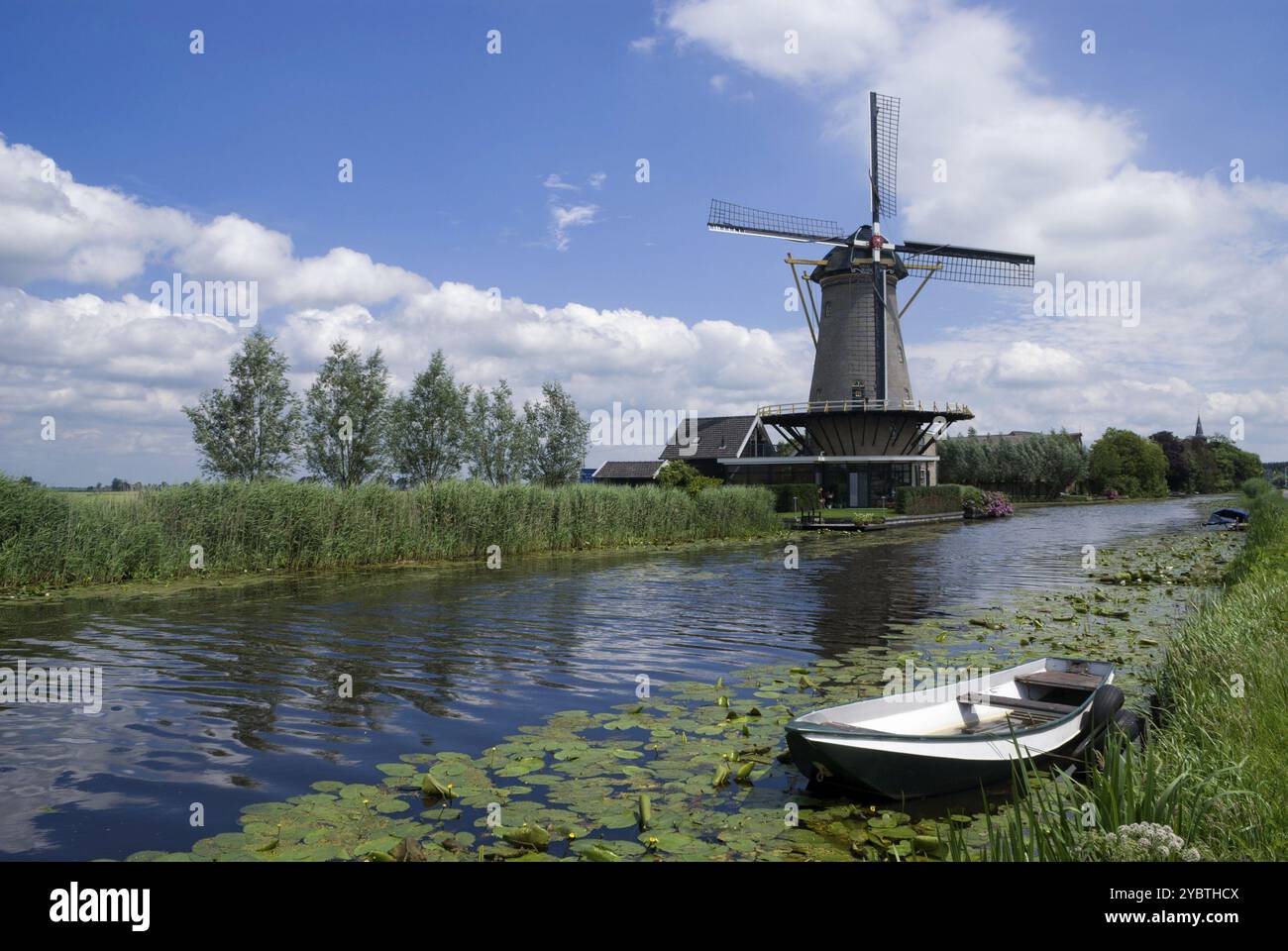 Mill the Friendship near Bleskensgraaf in the Dutch region ...