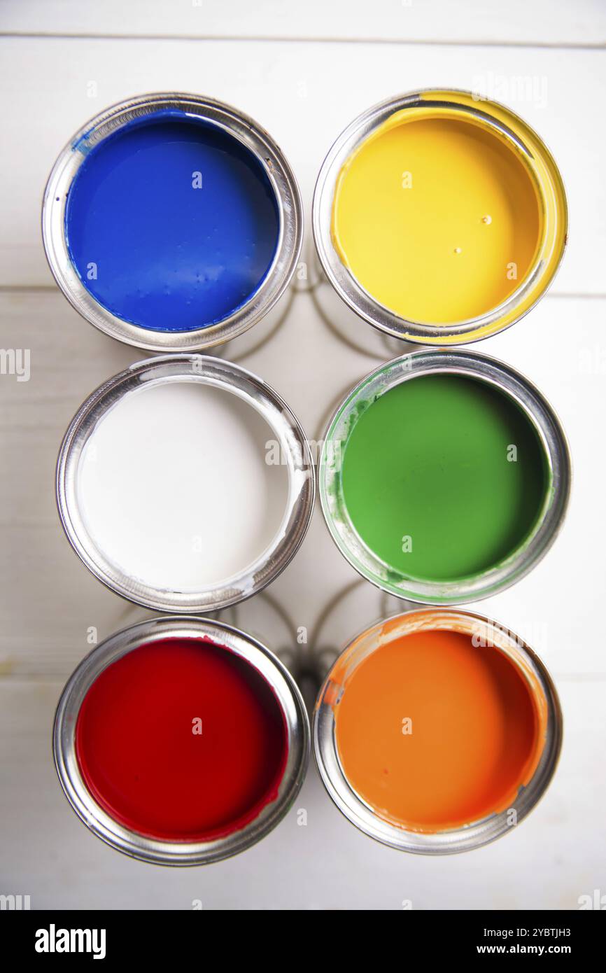 Presentation of a series of cans of paint of various colors Stock Photo ...