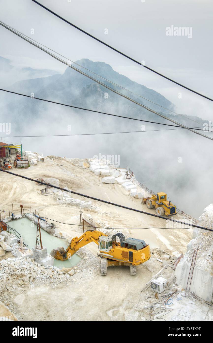 Marble quarries apuan alps hi-res stock photography and images - Alamy