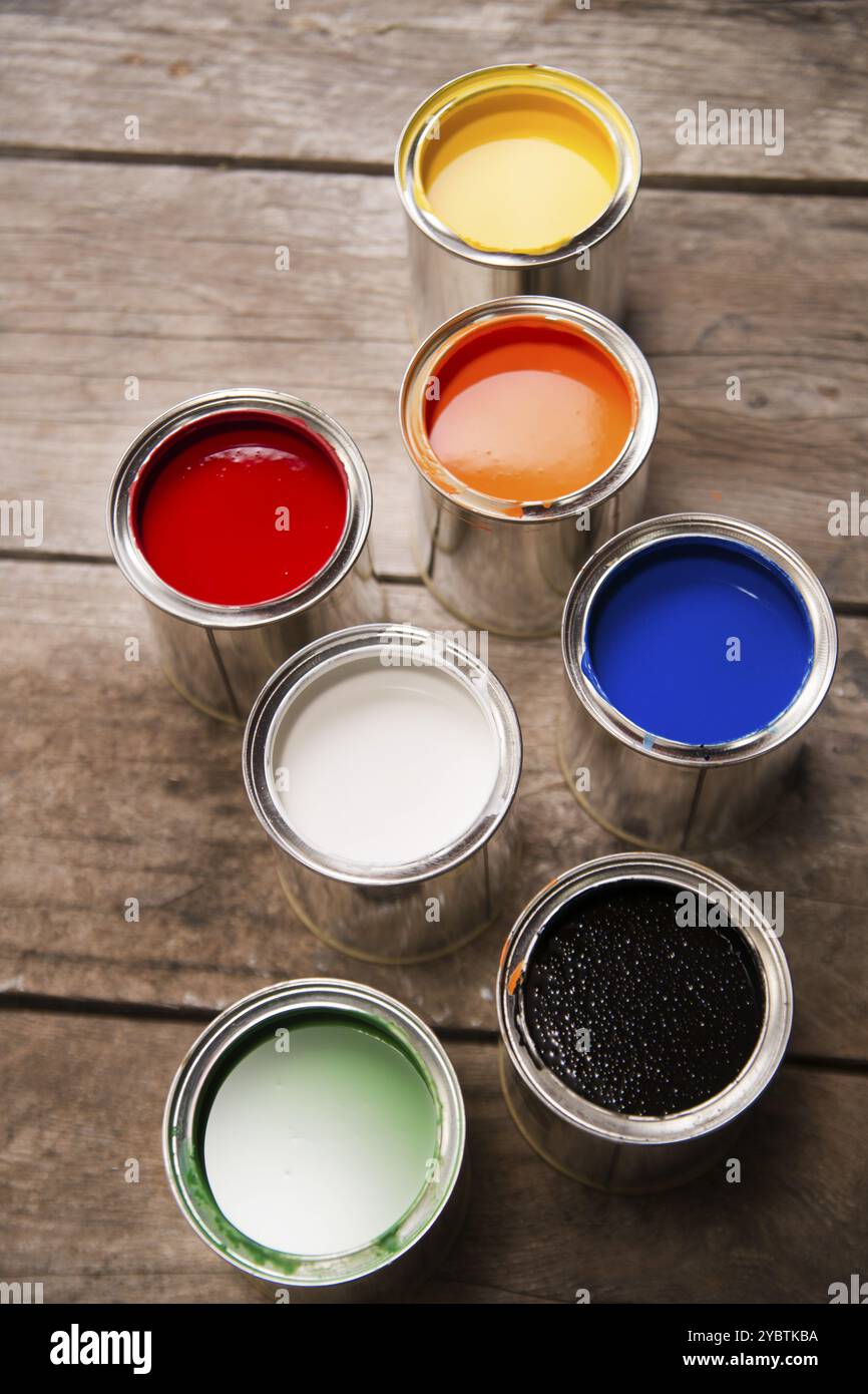 Presentation of a series of cans of paint of various colors Stock Photo ...