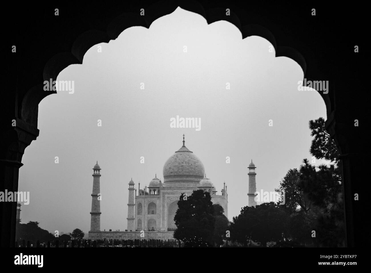 The Taj Mahal framed by an oriental arch Stock Photo - Alamy