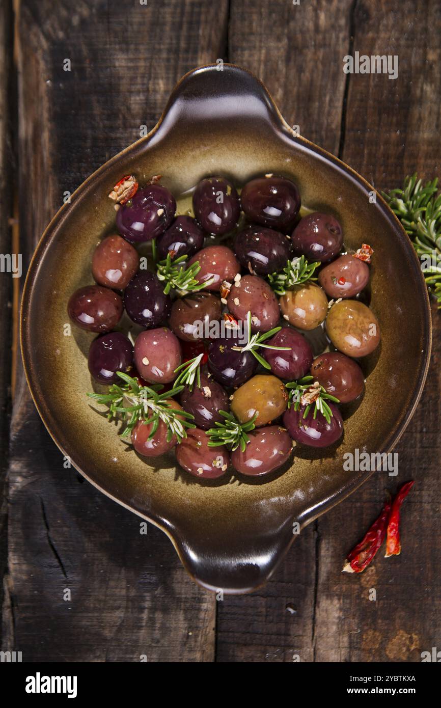 Italian food, snack of olives in brine presented in flat Stock Photo ...