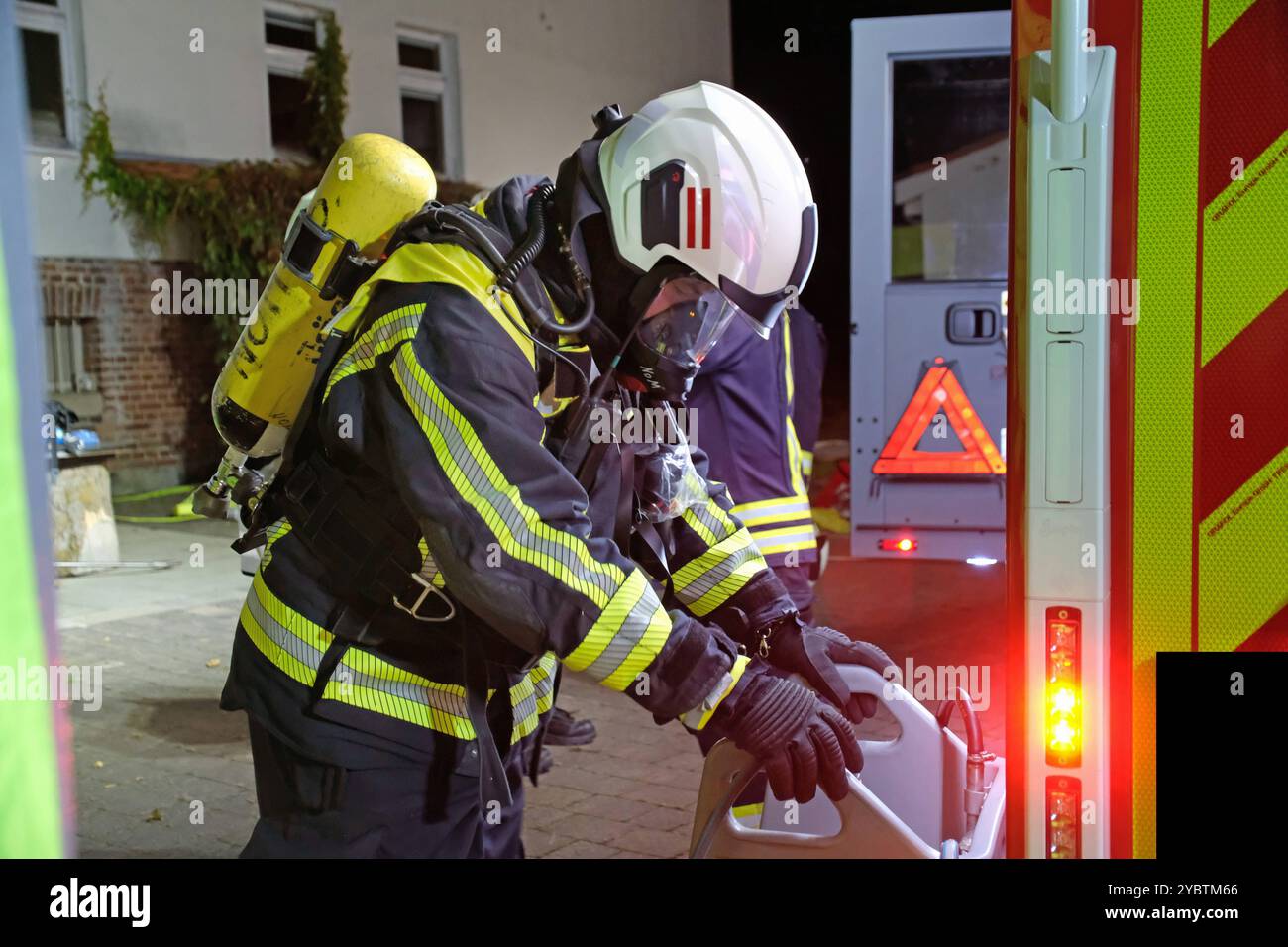 Feuerwehr-Blaulicht Feuerwehr in verschiedenen Bildern und Aktionen in ...