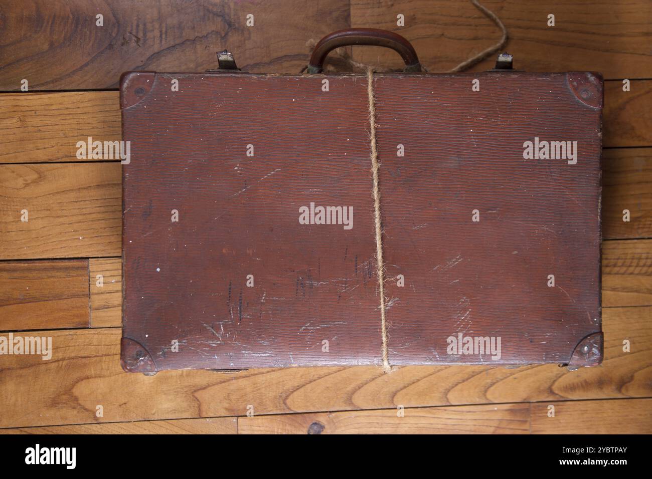 Damaged cardboard boxes damage hi-res stock photography and images - Alamy